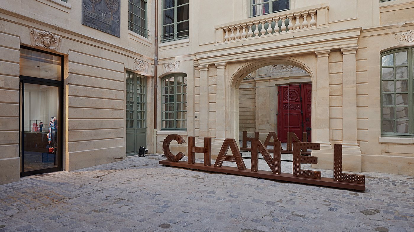Chanel New Double Ephemeral Boutique in Paris | LES FAÇONS