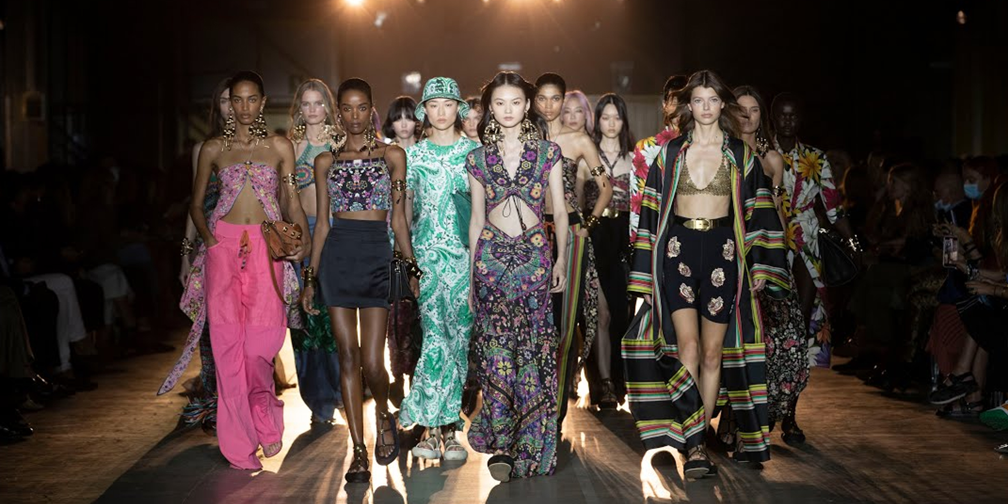 Watch the Etro Spring 2023 RTW Runway Show Live | LES FAÇONS