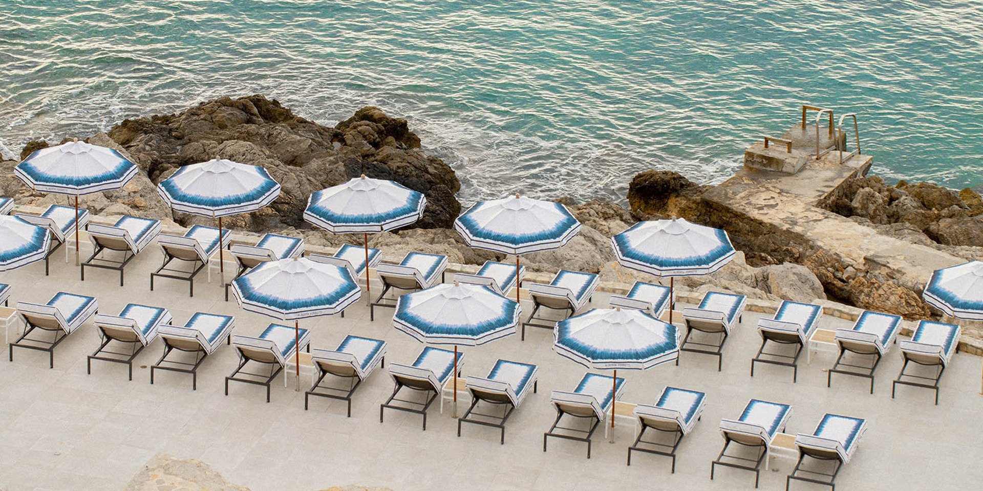 Alberta Ferretti Bombon Pool Club at Hotel de Mar in Mallorca | LES FAÇONS