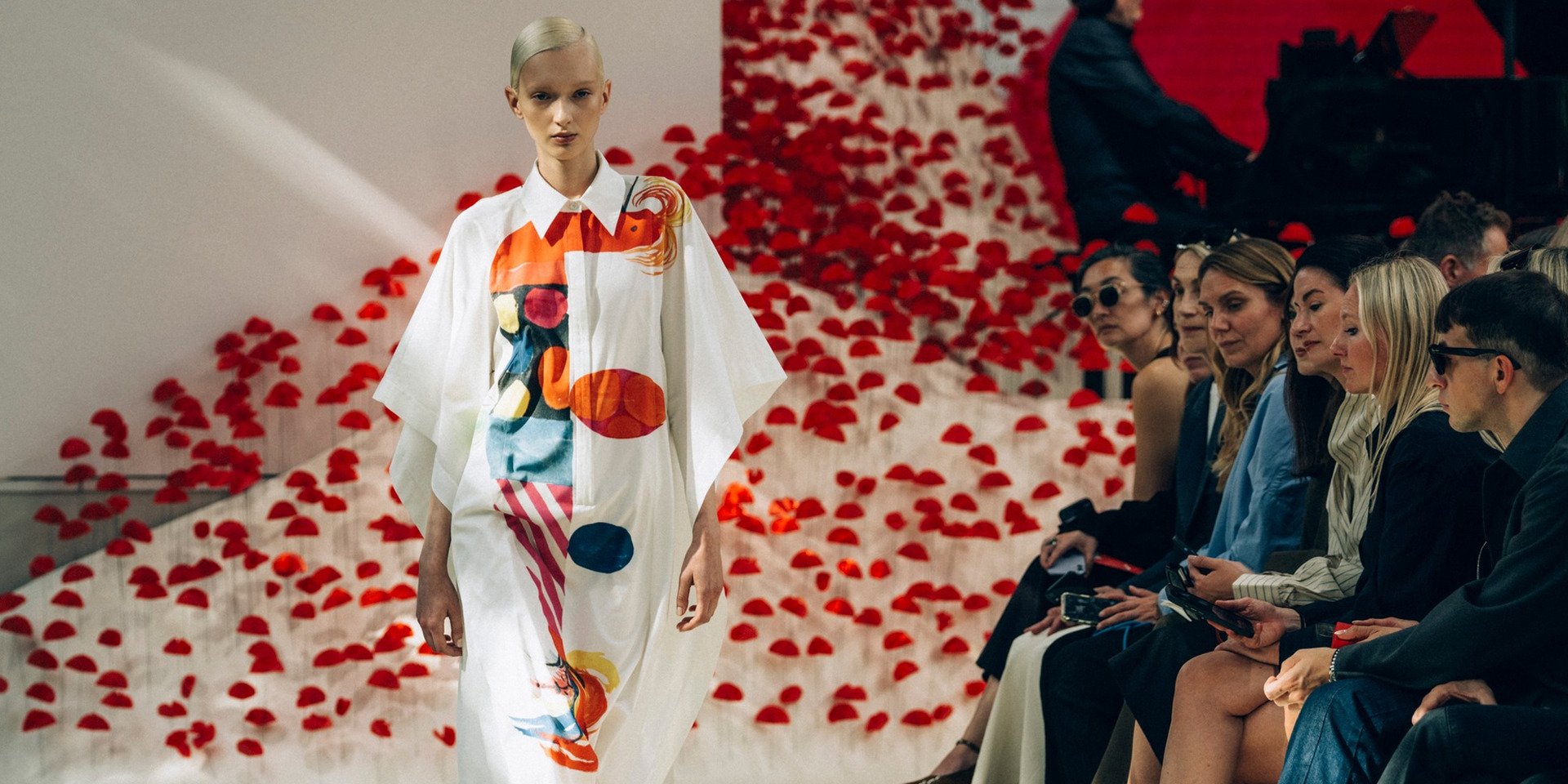 Watch the Akris Spring 2025 RTW Runway Show Live | LES FAÇONS