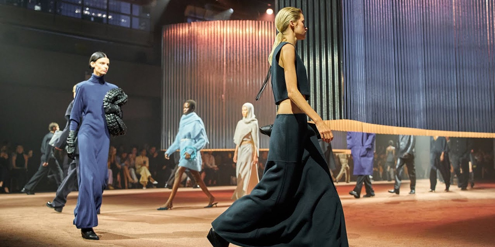 Watch the COS Fall 2024 RTW Runway Show Live | LES FAÇONS