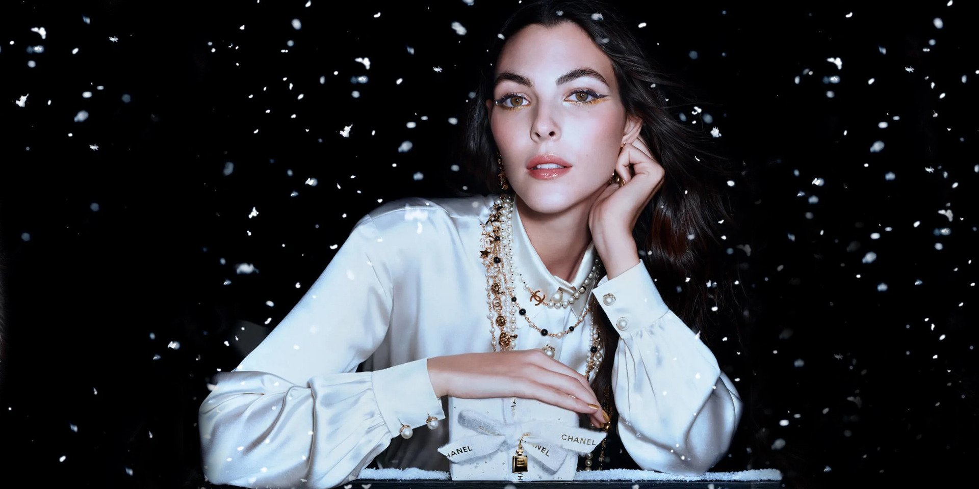Chanel Holiday 2024 Winter Tale Makeup Collection | LES FAÇONS